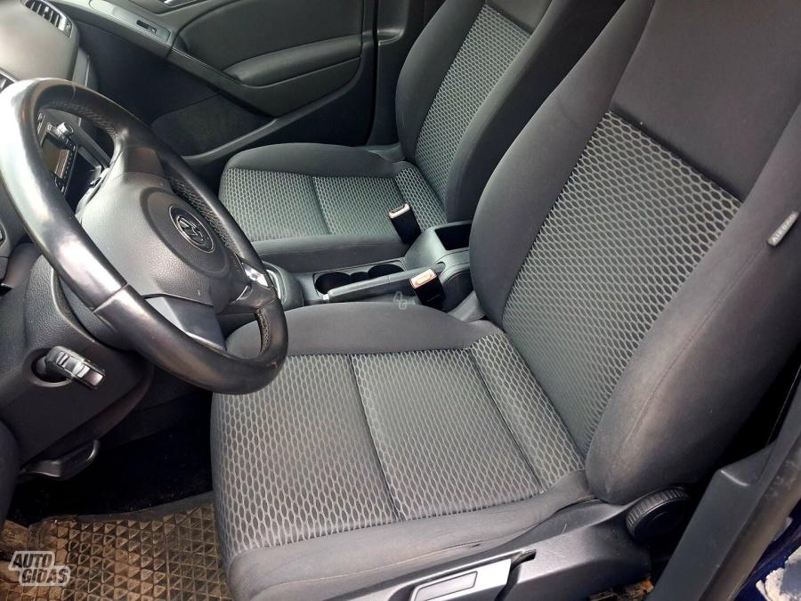 Volkswagen Golf 2010 in Klaipeda, with an engine capacity of 1.60 L and mileage of 215 thousand km for 2400 €, photo 8 on AUTOMOTO.COM.LV