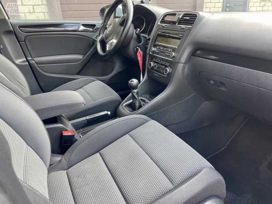 Volkswagen Golf 2010 in Kaunas, with an engine capacity of 1.60 L and mileage of 311 thousand km for 2300 €, photo 11 on AUTOMOTO.COM.LV