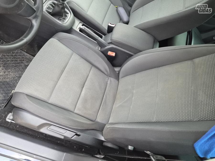 Volkswagen Golf 2010 in Jonava, with an engine capacity of 1.40 L and mileage of 231 thousand km for 2999 €, photo 9 on AUTOMOTO.COM.LV