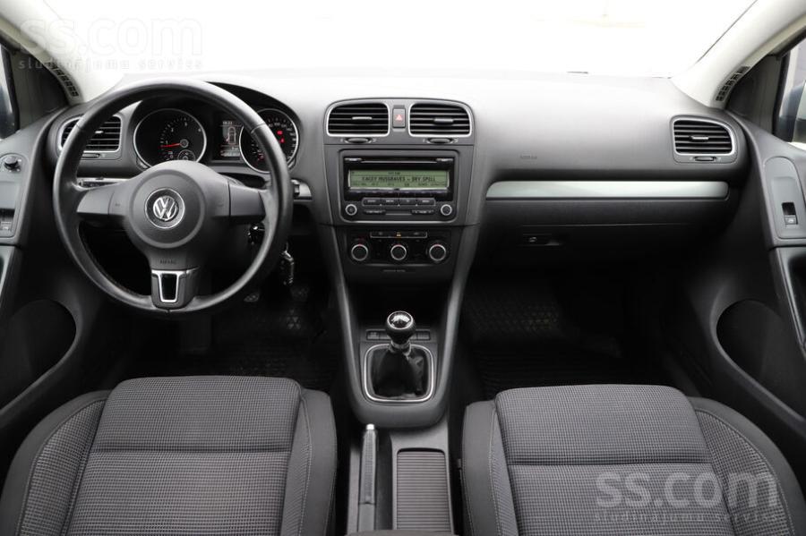 Volkswagen Golf 2011 in Tukums, with an engine capacity of 1.60 L and mileage of 302 thousand km for 2990 €, photo 6 on AUTOMOTO.COM.LV