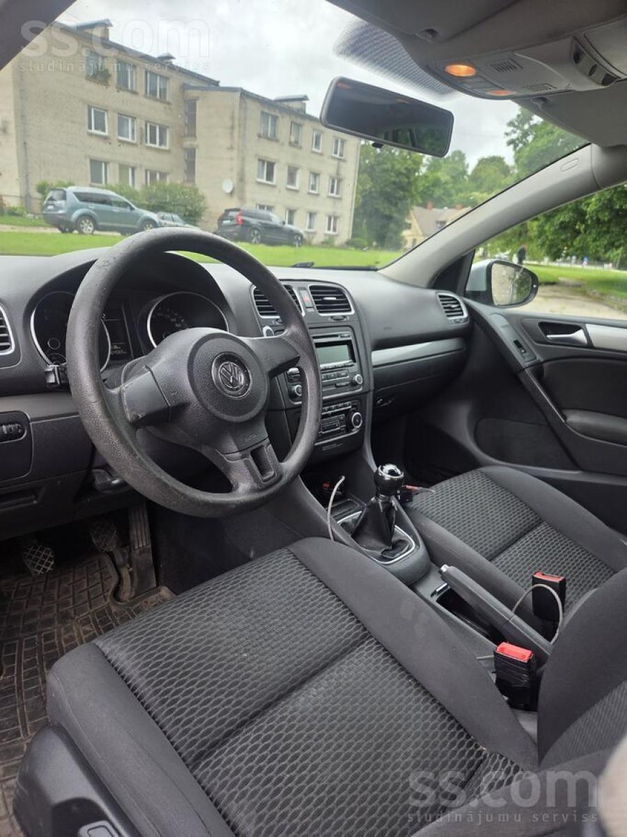 Volkswagen Golf 2011 in Kuldiga, with an engine capacity of 1.60 L and mileage of 271 thousand km for 2500 €, photo 6 on AUTOMOTO.COM.LV