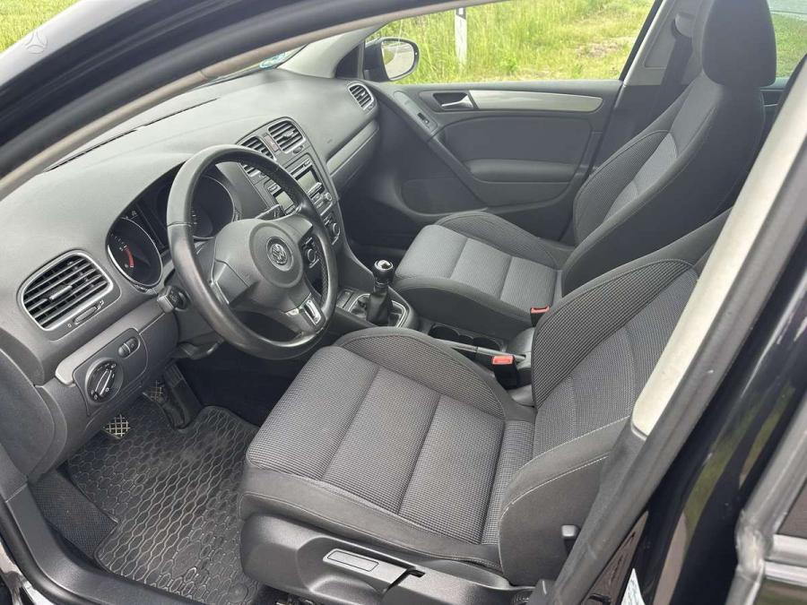 Volkswagen Golf 2011 in Marijampole, with an engine capacity of 1.60 L and mileage of 264 thousand km for 4650 €, photo 19 on AUTOMOTO.COM.LV