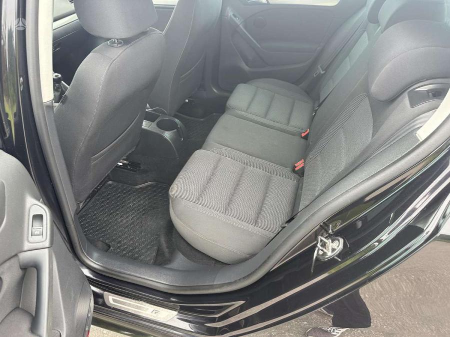 Volkswagen Golf 2011 in Marijampole, with an engine capacity of 1.60 L and mileage of 264 thousand km for 4650 €, photo 24 on AUTOMOTO.COM.LV