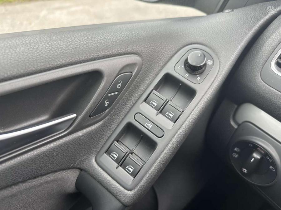 Volkswagen Golf 2011 in Marijampole, with an engine capacity of 1.60 L and mileage of 264 thousand km for 4650 €, photo 29 on AUTOMOTO.COM.LV