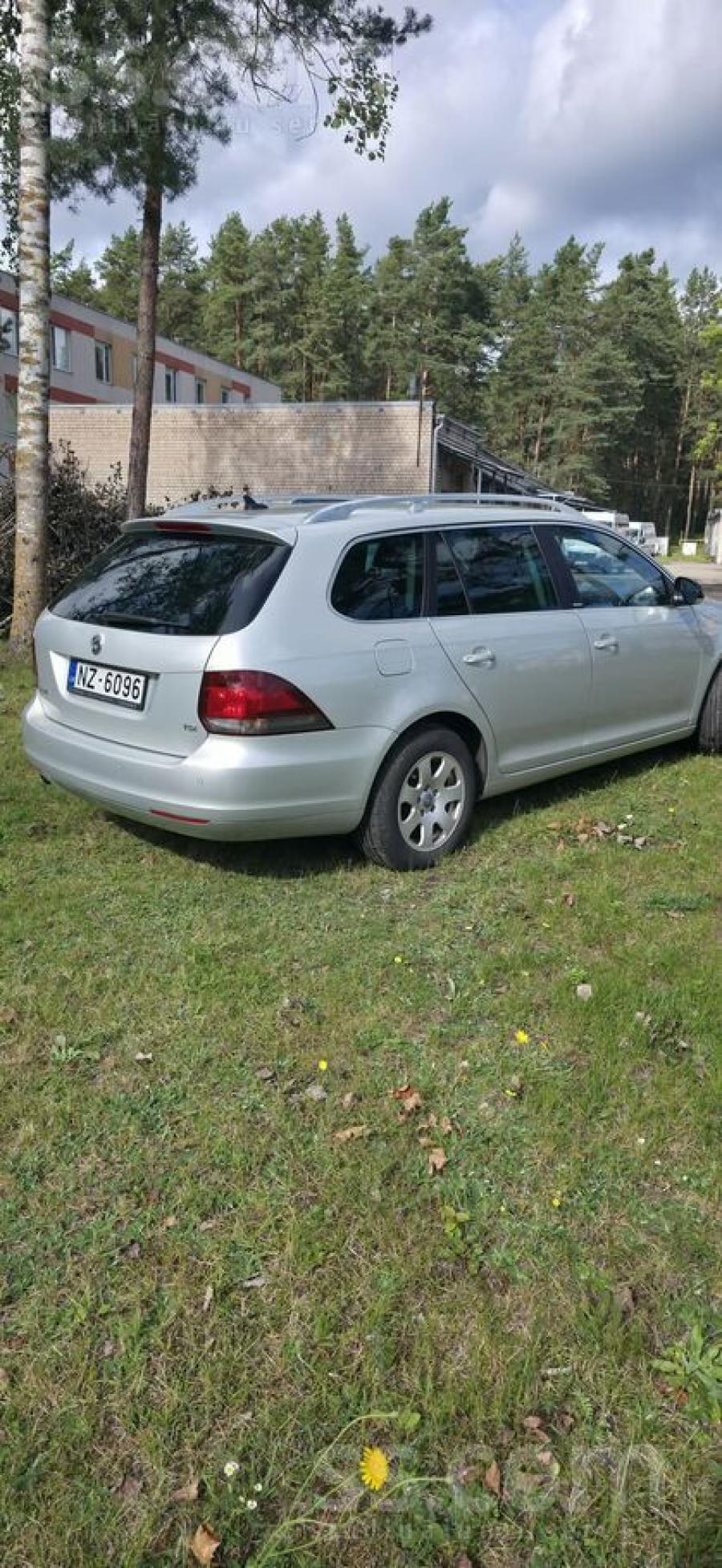 Volkswagen Golf 2011 in Daugavpils, with an engine capacity of 1.60 L and mileage of 269 thousand km for 4300 €, photo 5 on AUTOMOTO.COM.LV