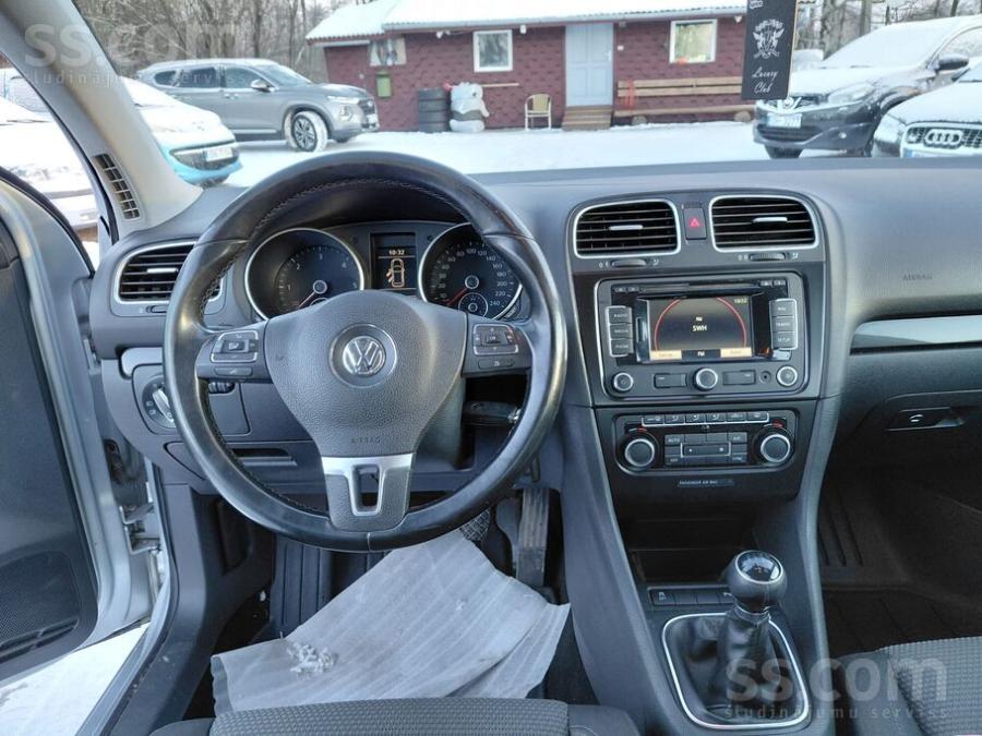 Volkswagen Golf 2012 in Talsi, with an engine capacity of 1.60 L and mileage of 252 thousand km for 3600 €, photo 12 on AUTOMOTO.COM.LV