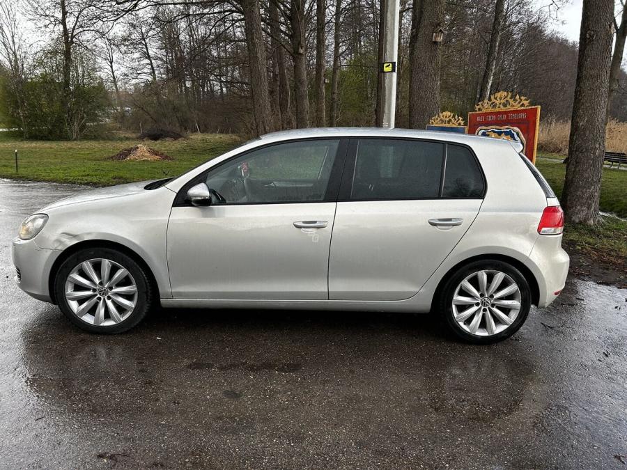 Volkswagen Golf 2012 in Vilnius, with an engine capacity of 1.60 L and mileage of 400 thousand km for 2800 €, photo 6 on AUTOMOTO.COM.LV
