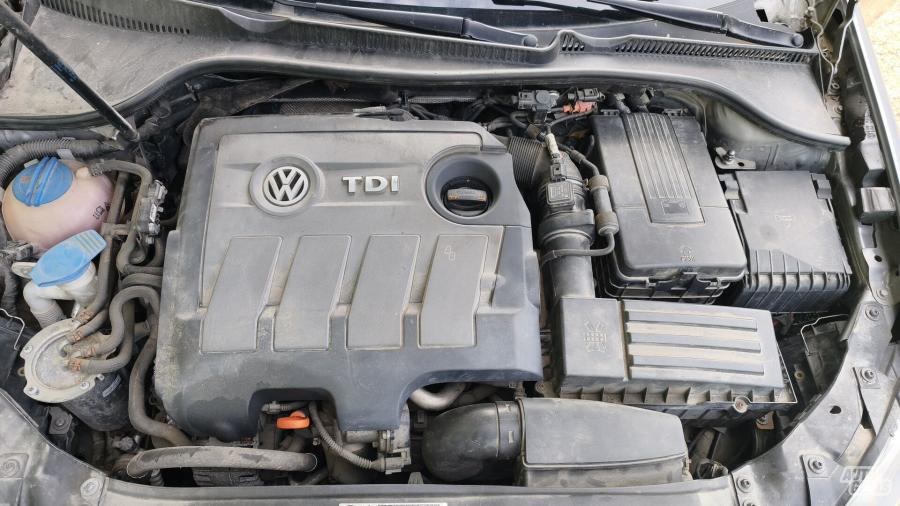 Volkswagen Golf 2012 in Vilnius, with an engine capacity of 1.60 L and mileage of 178 thousand km for 3600 €, photo 6 on AUTOMOTO.COM.LV