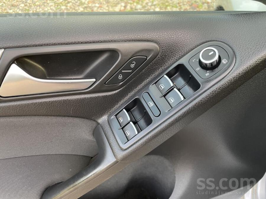 Volkswagen Golf 2012 Cēsis, ar dzinēja tilpumu 1.60 L un nobraukumu 277 tūkst. km par 4800 €, foto 7 vietnē AUTOMOTO.COM.LV