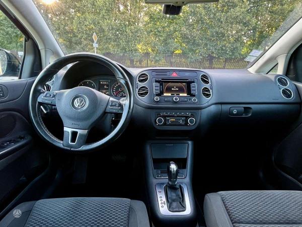 Volkswagen Golf 2012 in Siauliai, with an engine capacity of 1.60 L and mileage of 270 thousand km for 4899 €, photo 3 on AUTOMOTO.COM.LV