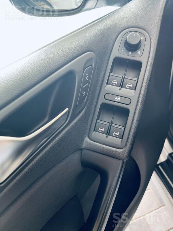 Volkswagen Golf 2013 in Jelgava, with an engine capacity of 1.60 L and mileage of 231 thousand km for 4999 €, photo 5 on AUTOMOTO.COM.LV