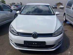 Volkswagen Golf 2014 in Rokiskis, with an engine capacity of 1.97 L and mileage of 330 thousand km for 4500 €, photo 3 on AUTOMOTO.COM.LV