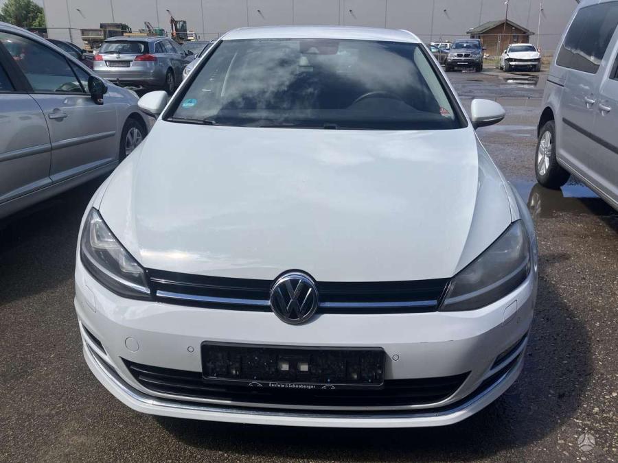 Volkswagen Golf 2014 in Rokiskis, with an engine capacity of 1.97 L and mileage of 330 thousand km for 4500 €, photo 3 on AUTOMOTO.COM.LV
