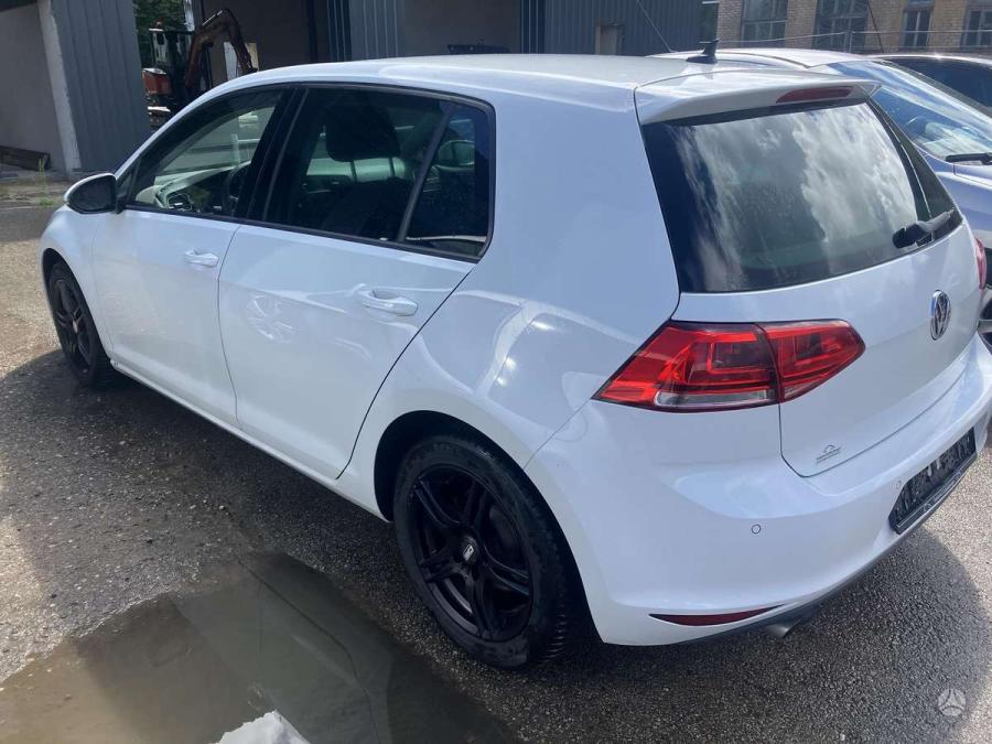 Volkswagen Golf 2014 in Rokiskis, with an engine capacity of 1.97 L and mileage of 330 thousand km for 4500 €, photo 7 on AUTOMOTO.COM.LV