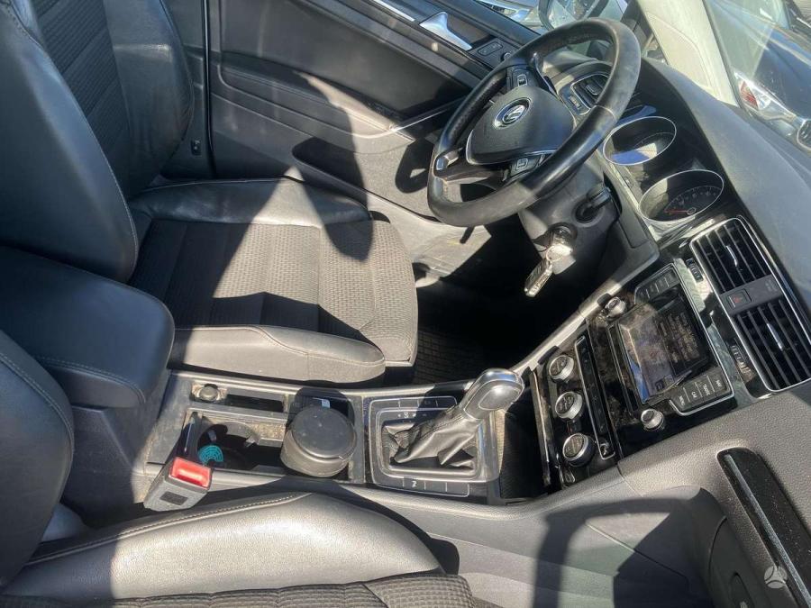Volkswagen Golf 2014 in Rokiskis, with an engine capacity of 1.97 L and mileage of 330 thousand km for 4500 €, photo 8 on AUTOMOTO.COM.LV