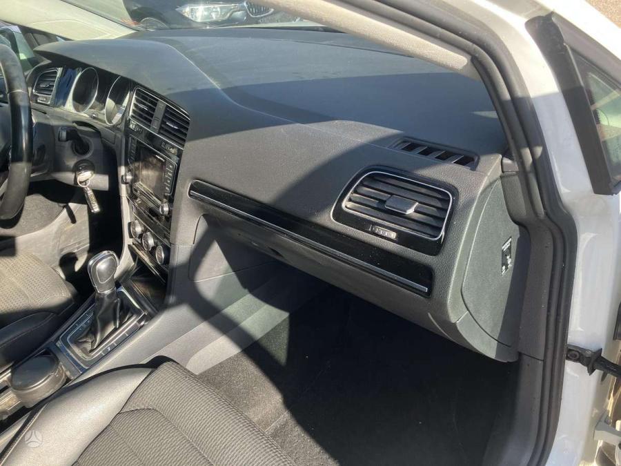 Volkswagen Golf 2014 in Rokiskis, with an engine capacity of 1.97 L and mileage of 330 thousand km for 4500 €, photo 11 on AUTOMOTO.COM.LV