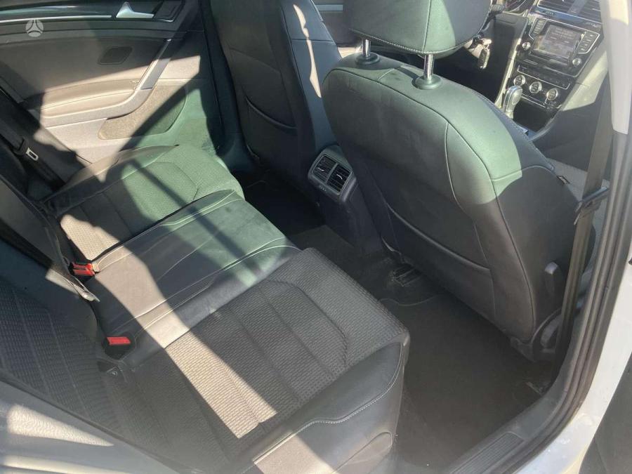 Volkswagen Golf 2014 in Rokiskis, with an engine capacity of 1.97 L and mileage of 330 thousand km for 4500 €, photo 12 on AUTOMOTO.COM.LV