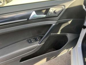 Volkswagen Golf 2014 in Rokiskis, with an engine capacity of 1.97 L and mileage of 330 thousand km for 4500 €, photo 13 on AUTOMOTO.COM.LV