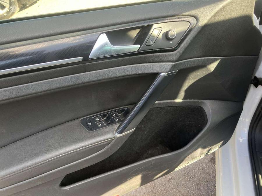 Volkswagen Golf 2014 in Rokiskis, with an engine capacity of 1.97 L and mileage of 330 thousand km for 4500 €, photo 13 on AUTOMOTO.COM.LV