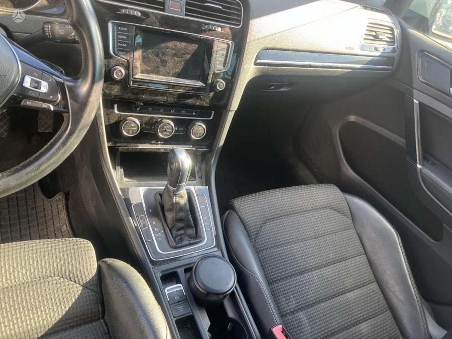 Volkswagen Golf 2014 in Rokiskis, with an engine capacity of 1.97 L and mileage of 330 thousand km for 4500 €, photo 15 on AUTOMOTO.COM.LV