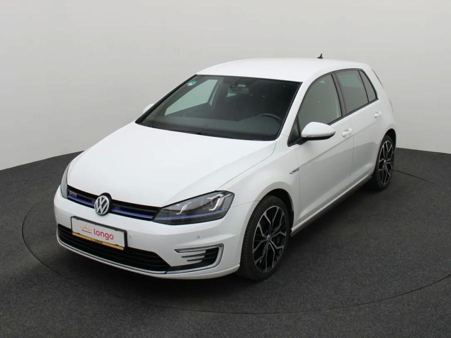 Volkswagen Golf 2015 in Vilnius, with an engine capacity of 1.40 L and mileage of 237 thousand km for 10199 €, photo 1 on AUTOMOTO.COM.LV