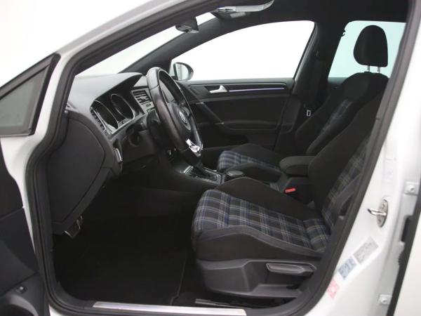 Volkswagen Golf 2015 in Vilnius, with an engine capacity of 1.40 L and mileage of 237 thousand km for 10199 €, photo 4 on AUTOMOTO.COM.LV