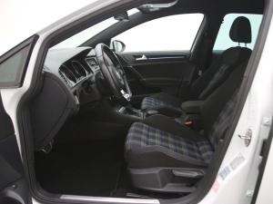 Volkswagen Golf 2015 in Vilnius, with an engine capacity of 1.40 L and mileage of 237 thousand km for 10199 €, photo 5 on AUTOMOTO.COM.LV