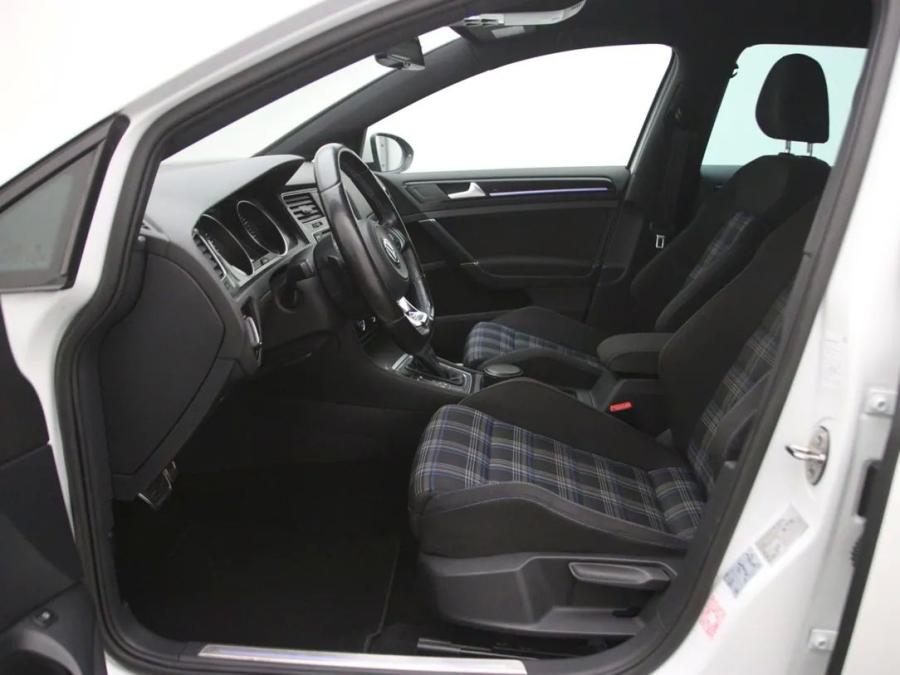 Volkswagen Golf 2015 in Vilnius, with an engine capacity of 1.40 L and mileage of 237 thousand km for 10199 €, photo 5 on AUTOMOTO.COM.LV