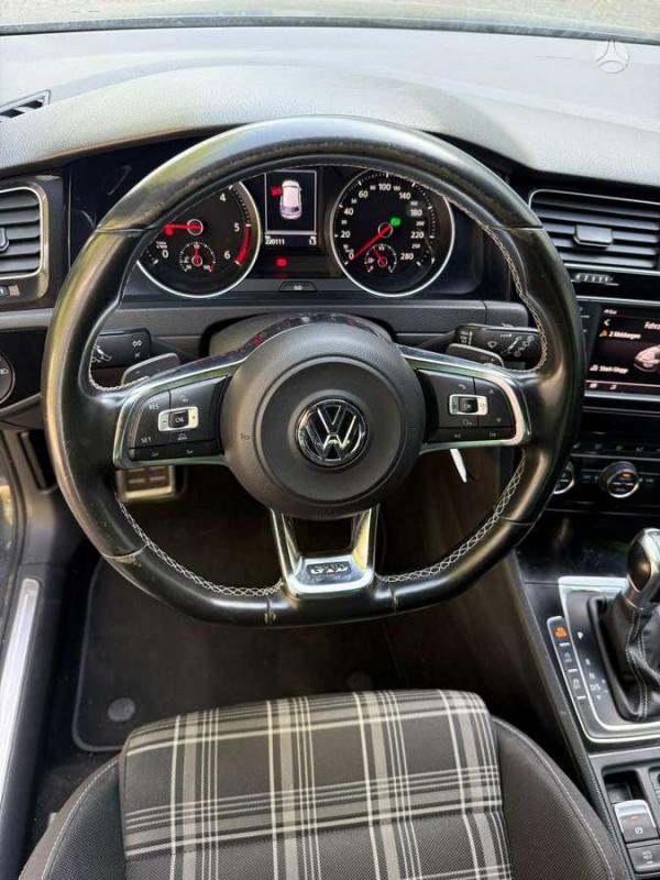 Volkswagen Golf 2015 Viļņa vietnē Volkswagen Golf 2015 Viļņa, ar dzinēja tilpumu 1.97 L un nobraukumu 219 tūkst. km par 13900 €, foto 10 vietnē AUTOMOTO.COM.LV