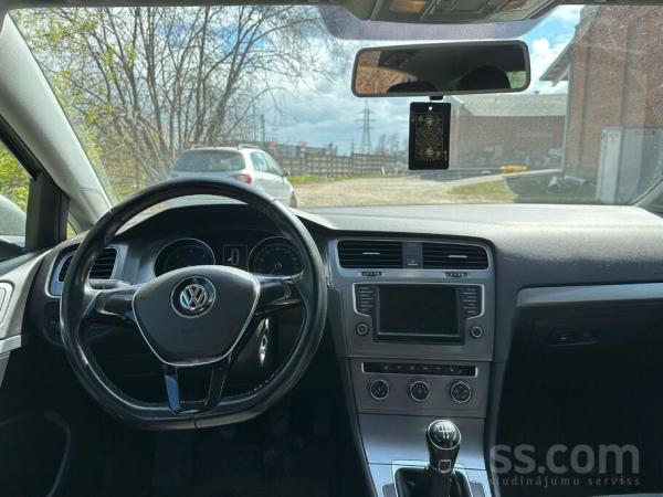 Volkswagen Golf 2016 in Riga, with an engine capacity of 1.60 L and mileage of 218 thousand km for 4999 €, photo 4 on AUTOMOTO.COM.LV