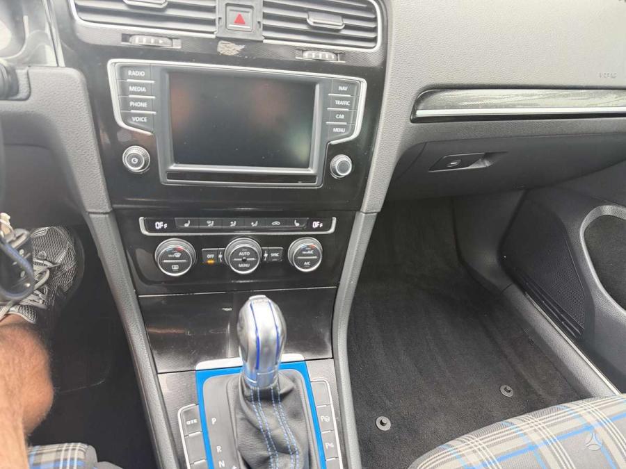 Volkswagen Golf 2016 in Marijampole, with an engine capacity of 1.40 L and mileage of 199 thousand km for 8750 €, photo 10 on AUTOMOTO.COM.LV