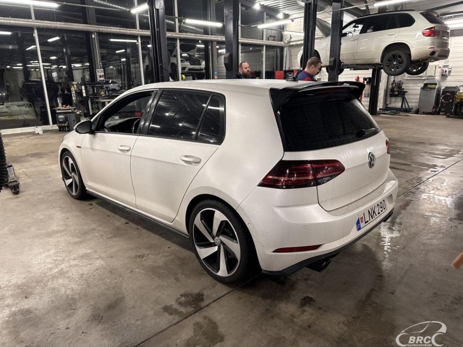 Volkswagen Golf 2018 in Vilnius, with an engine capacity of 1.98 L and mileage of 153 thousand km for 18900 €, photo 3 on AUTOMOTO.COM.LV