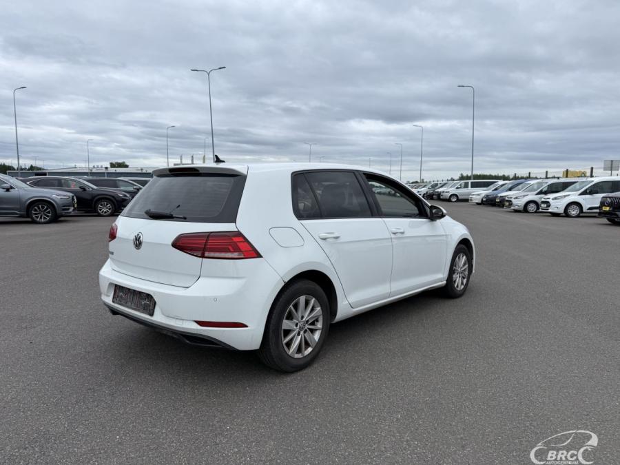 Volkswagen Golf 2018 in Vilnius, with an engine capacity of 1.00 L and mileage of 271 thousand km for 7900 €, photo 3 on AUTOMOTO.COM.LV