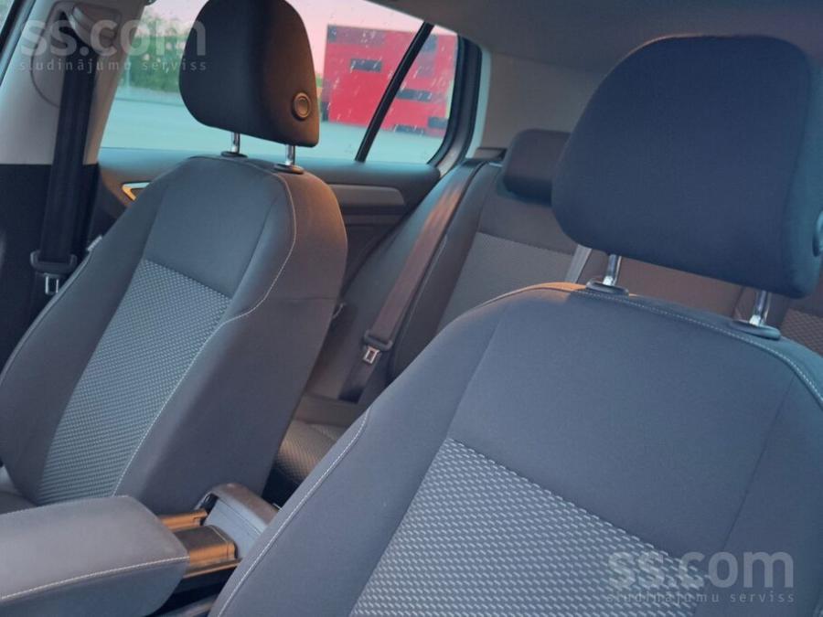 Volkswagen Golf 2019 in Riga, with an engine capacity of 1.60 L and mileage of 114 thousand km for 11000 €, photo 11 on AUTOMOTO.COM.LV