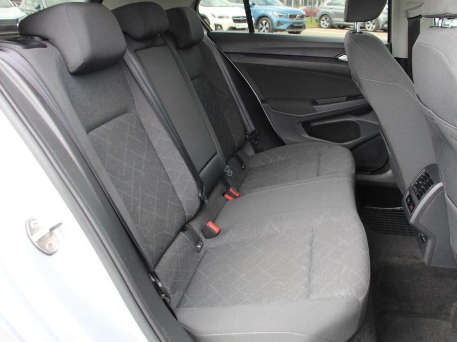 Volkswagen Golf 2021 in Vilnius, with an engine capacity of 1.00 L and mileage of 118 thousand km for 16950 €, photo 16 on AUTOMOTO.COM.LV