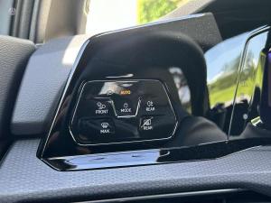 Volkswagen Golf 2024 Kauņa, ar dzinēja tilpumu 2.00 L un nobraukumu 19 tūkst. km par 29855 €, foto 19 vietnē AUTOMOTO.COM.LV