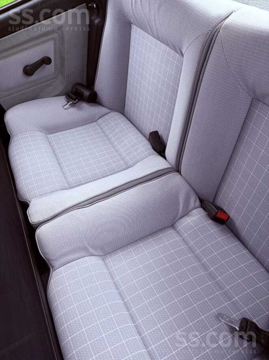 Grey Volkswagen golf-i 1990 in Riga, with an engine capacity of 1.80 L and mileage of 184 thousand km for 6900 €, photo 9 on AUTOMOTO.COM.LV