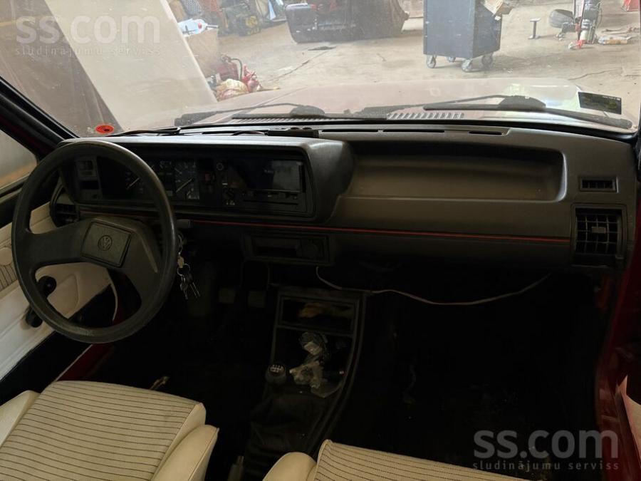 Красный Фольксваген Golf 1 1981 в Рига, объемом двигателя 1.60 л и пробегом 222 тыс. км за 4188 €, фото 8 на AUTOMOTO.COM.LV