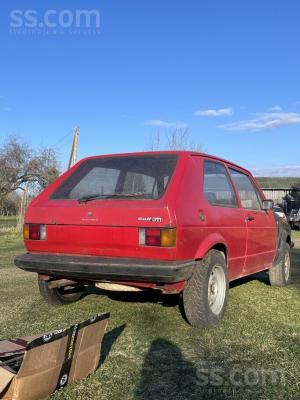 Красный Фольксваген Golf 1 1979 в Тукумс, объемом двигателя 1.60 л и пробегом 300 тыс. км за 3200 €, фото  на AUTOMOTO.COM.LV