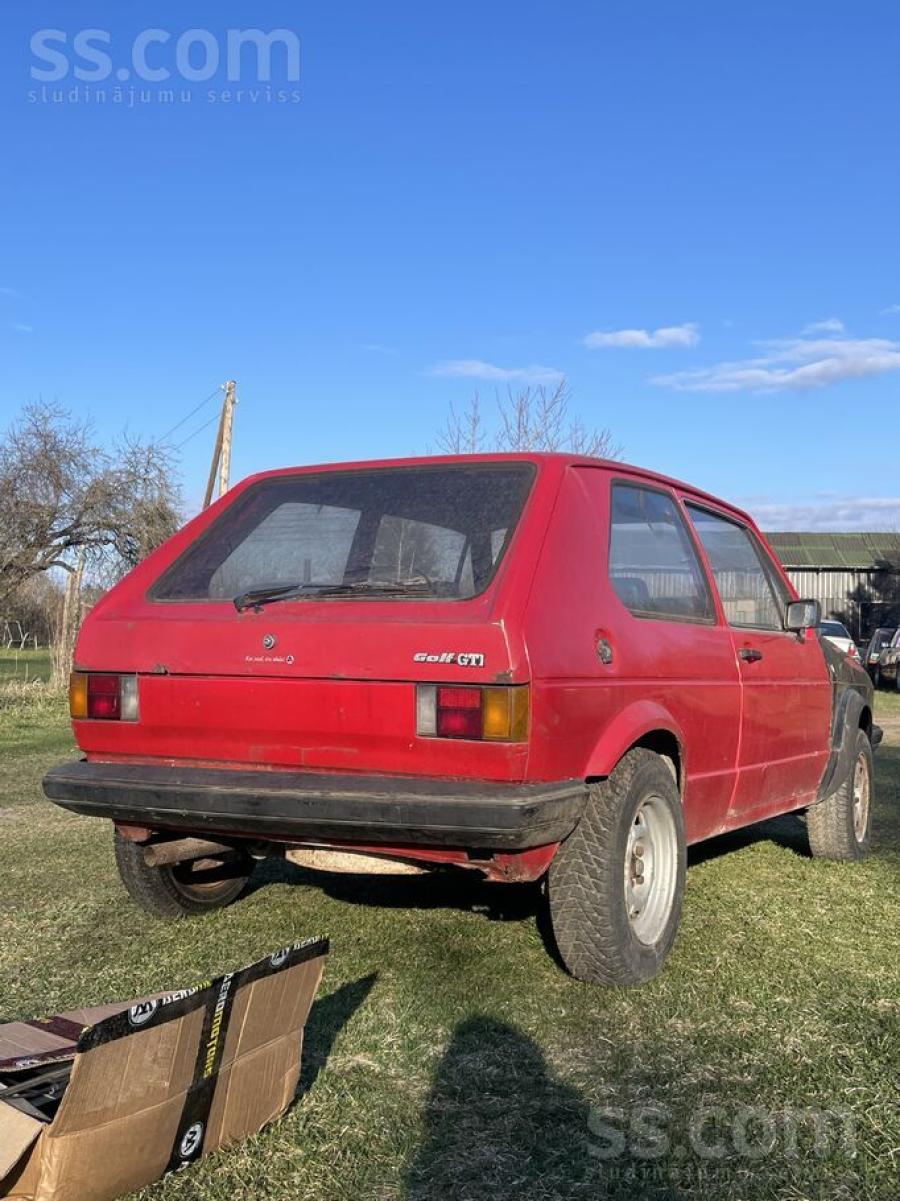 Красный Фольксваген Golf 1 1979 в Тукумс, объемом двигателя 1.60 л и пробегом 300 тыс. км за 3200 €, фото 1 на AUTOMOTO.COM.LV