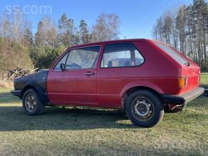 Красный Фольксваген Golf 1 1979 в Тукумс, объемом двигателя 1.60 л и пробегом 300 тыс. км за 3200 €, фото 4 на AUTOMOTO.COM.LV