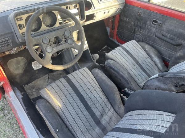 Sarkans Volkswagen golf-i 1979 Tukums, ar dzinēja tilpumu 1.60 L un nobraukumu 300 tūkst. km par 3200 €, foto 7 vietnē AUTOMOTO.COM.LV