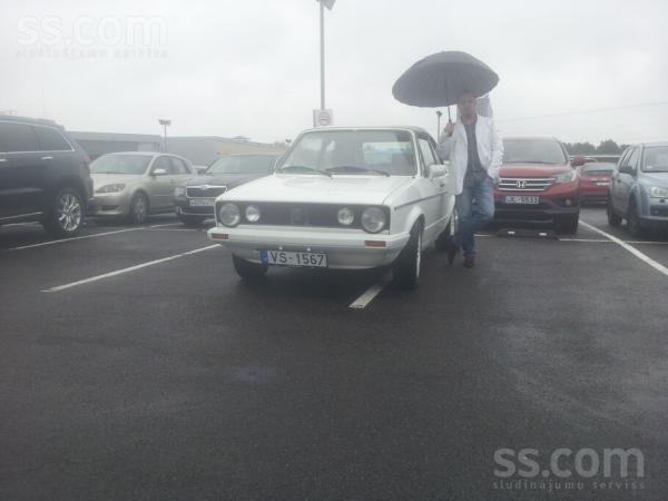 Фольксваген Golf 1 1983 в Рига на AUTOMOTO.COM.LV Белый Фольксваген Golf 1 1983 в Рига, объемом двигателя 1.80 л и пробегом 210 тыс. км за 6500 €, фото 1 на AUTOMOTO.COM.LV