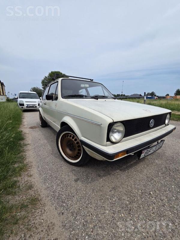 Белый Фольксваген Golf 1 1983 в Рига, объемом двигателя 1.60 л и пробегом 202 тыс. км за 3800 €, фото 1 на AUTOMOTO.COM.LV