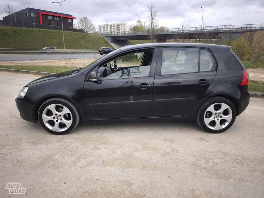 Volkswagen Golf 2005 Viļņa, ar dzinēja tilpumu 1.90 L un nobraukumu 413 tūkst. km par 950 €, foto 8 vietnē AUTOMOTO.COM.LV