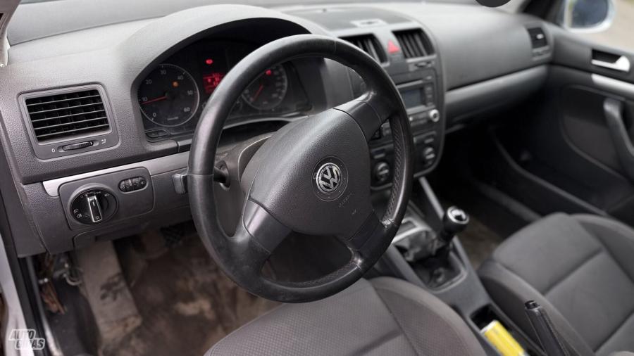 Volkswagen Golf 2005 in Vilnius, with an engine capacity of 2.00 L and mileage of 400 thousand km for 1250 €, photo 6 on AUTOMOTO.COM.LV