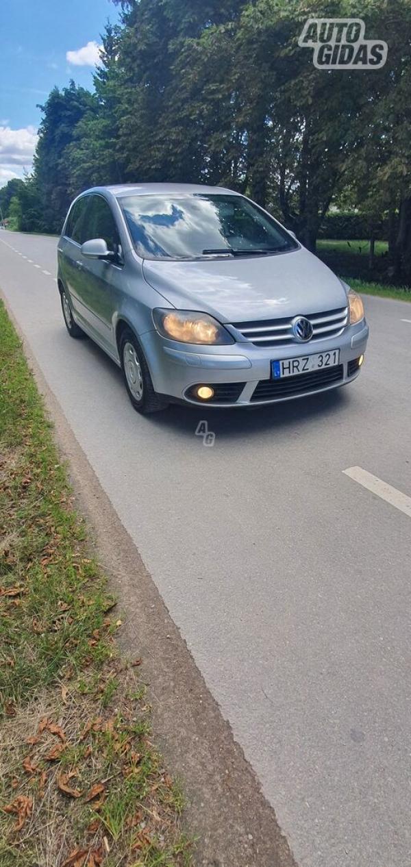 Volkswagen Golf 2005 in Siauliai, with an engine capacity of 1.90 L and mileage of 330 thousand km for 930 €, photo 2 on AUTOMOTO.COM.LV