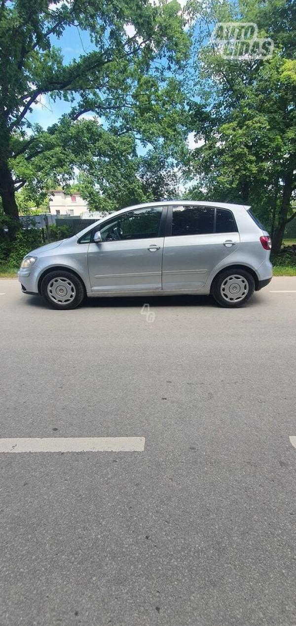 Volkswagen Golf 2005 in Siauliai, with an engine capacity of 1.90 L and mileage of 330 thousand km for 930 €, photo 3 on AUTOMOTO.COM.LV