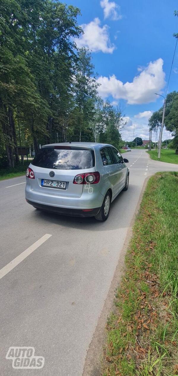 Volkswagen Golf 2005 in Siauliai, with an engine capacity of 1.90 L and mileage of 330 thousand km for 930 €, photo 4 on AUTOMOTO.COM.LV