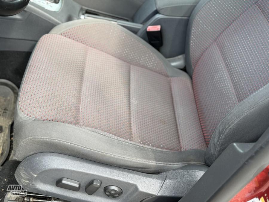 Volkswagen Golf 2009 Kauņa, ar dzinēja tilpumu 1.40 L un nobraukumu 183 tūkst. km par 1500 €, foto 11 vietnē AUTOMOTO.COM.LV